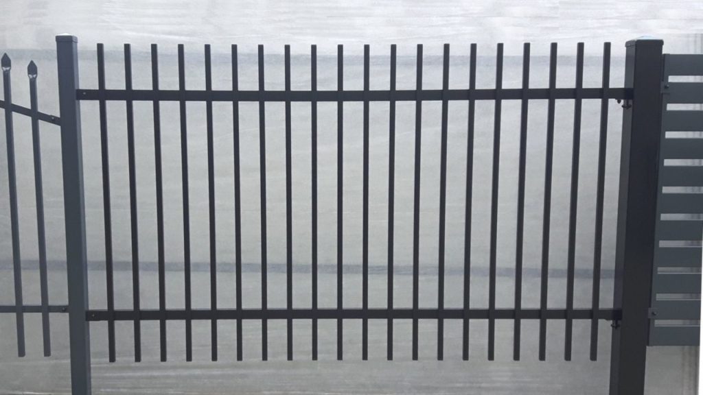 Ogrodzenia palisadowe pionowe - BRAMTECH - Profesjonalny montaż ogrodzeń